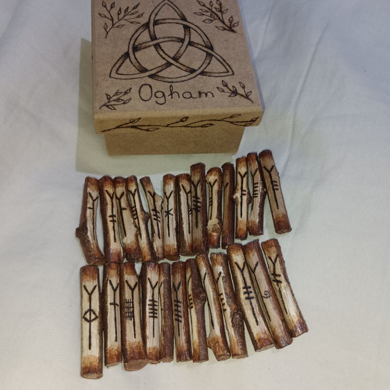 Jogo de Ogham / ogam celta druida pirografado artesanal de galhos de ...