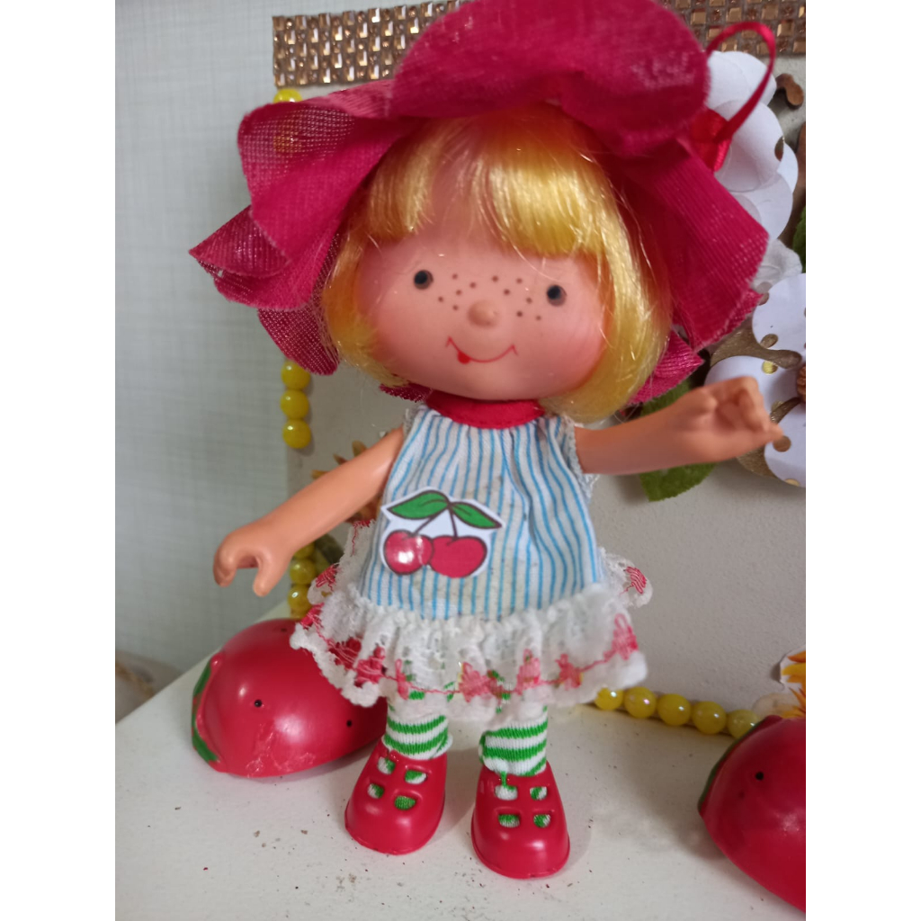 Boneca Moranguinho Cerejinha anos 80 da Estrela. | Shopee Brasil