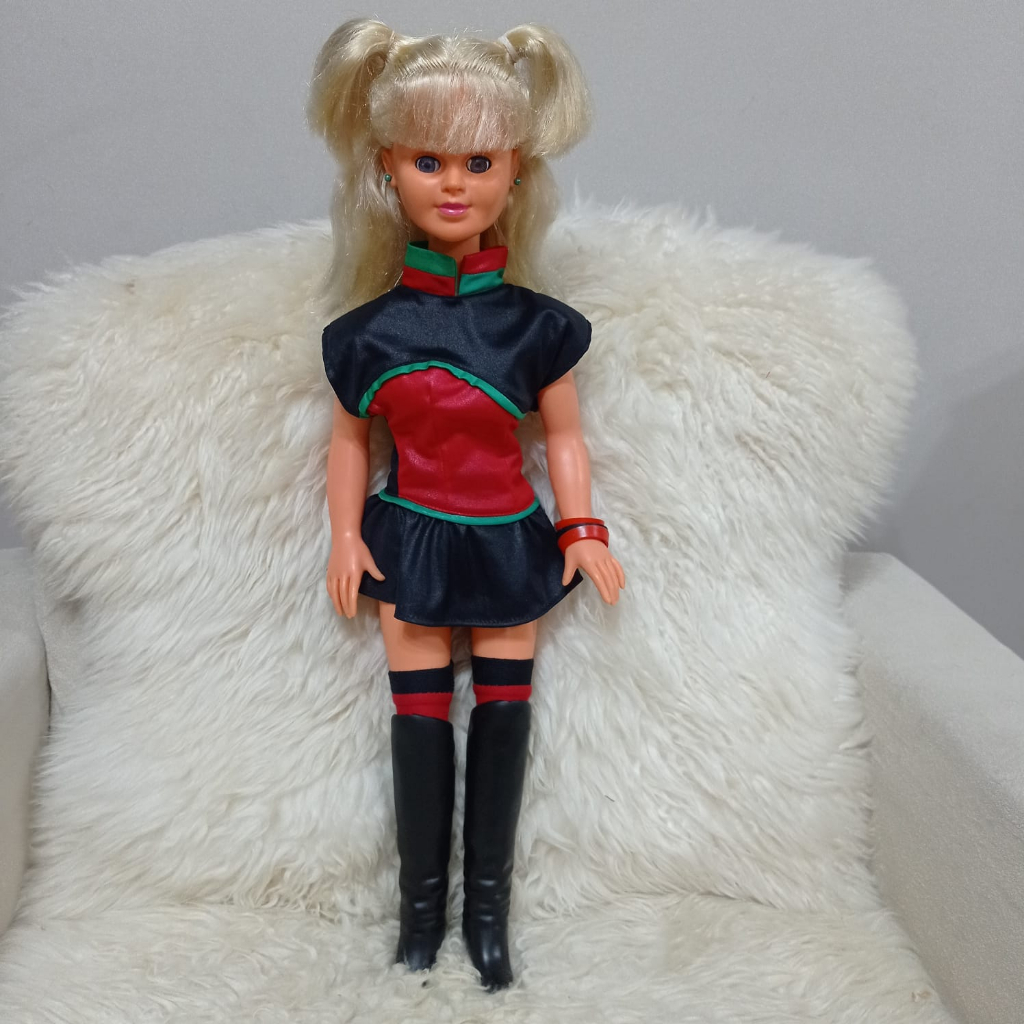 Boneca Xuxa - Mimo anos 80 - Roupa preta/verde/vermelha | Shopee Brasil