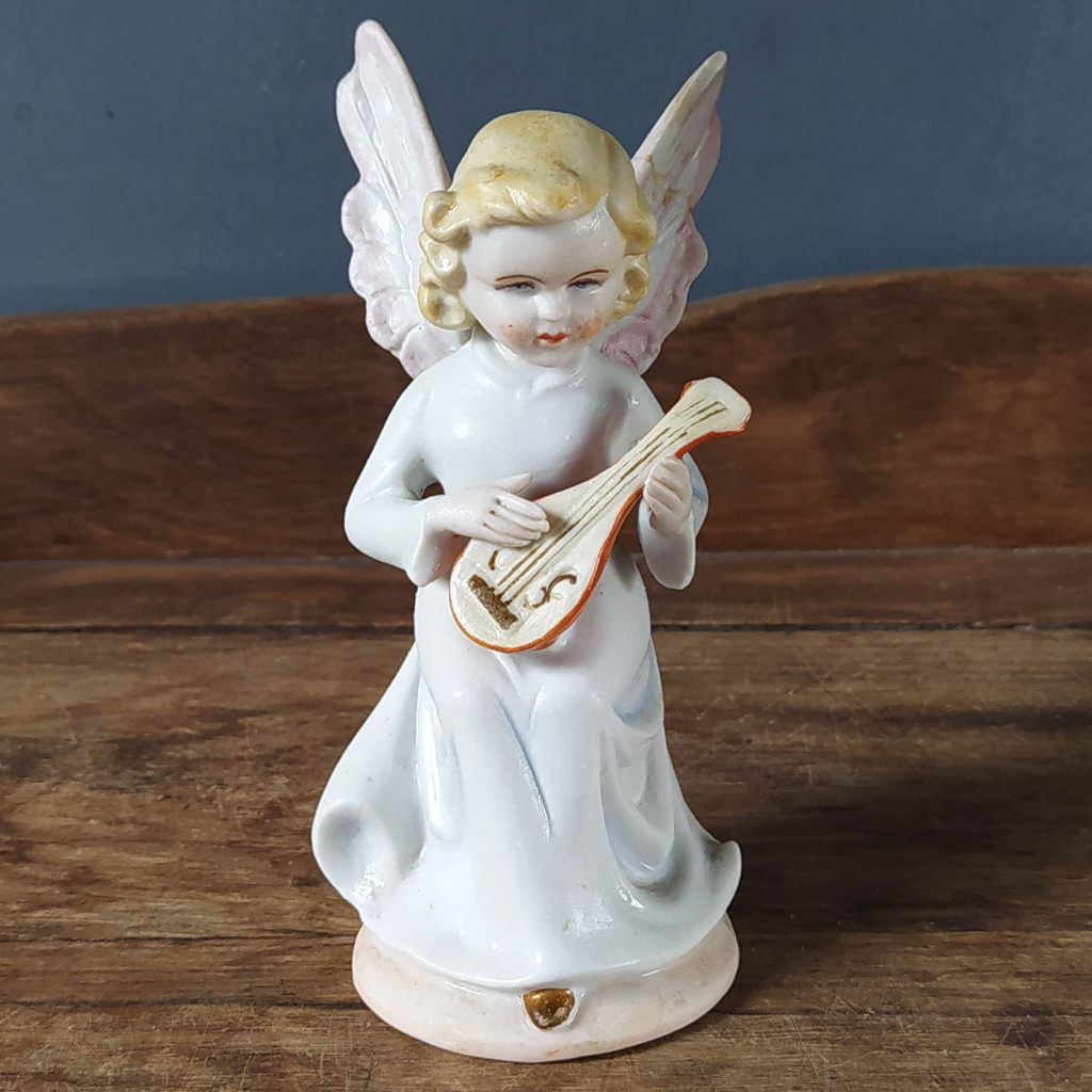 Escultura em biscuit representando uma anjinha tocando banjo | Shopee ...