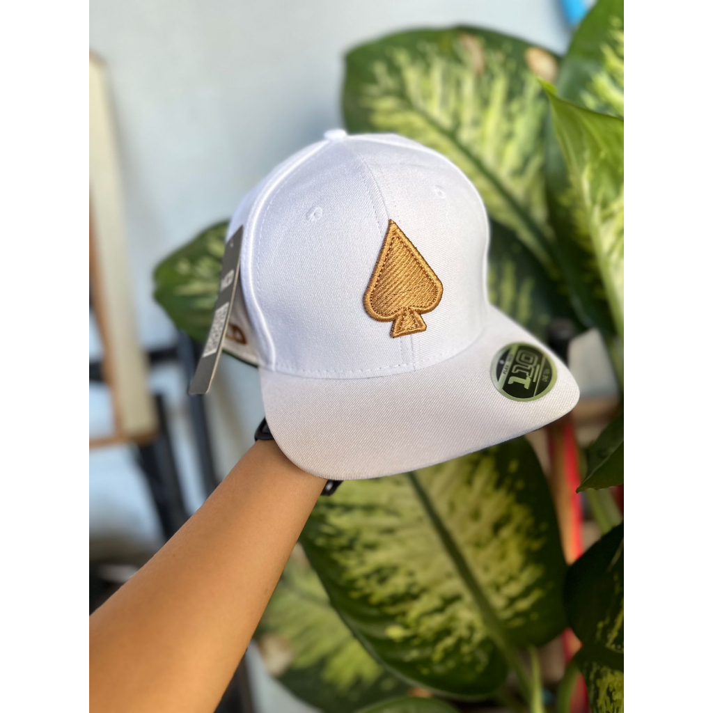 Boné MCD GOLDEN CORE BRANCO/PRETO snapback fitão aba reta | Shopee Brasil