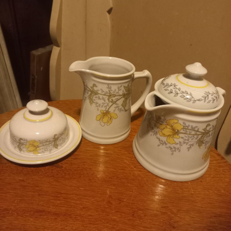 bule e leiteira e mantegueira porcelana statita Brasi. | Shopee Brasil
