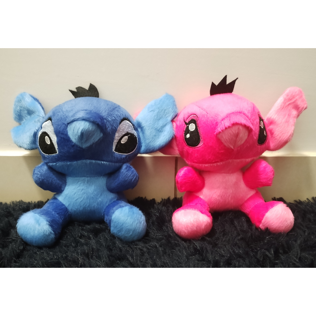 Pelúcia Stitch azul e rosa com 22 cm - Faz a Boa!