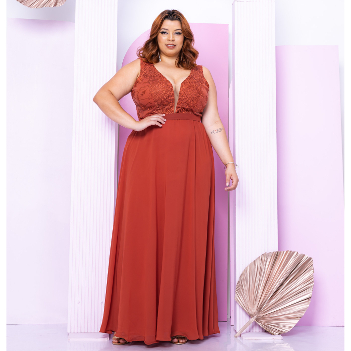 Vestido Bruna Longo Busto Bordado Plus Size s/ Manga | Shopee Brasil