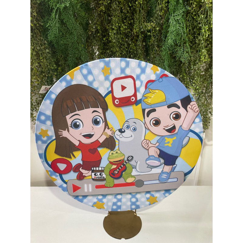 Lucas Neto e Gi painel 50cm | Shopee Brasil