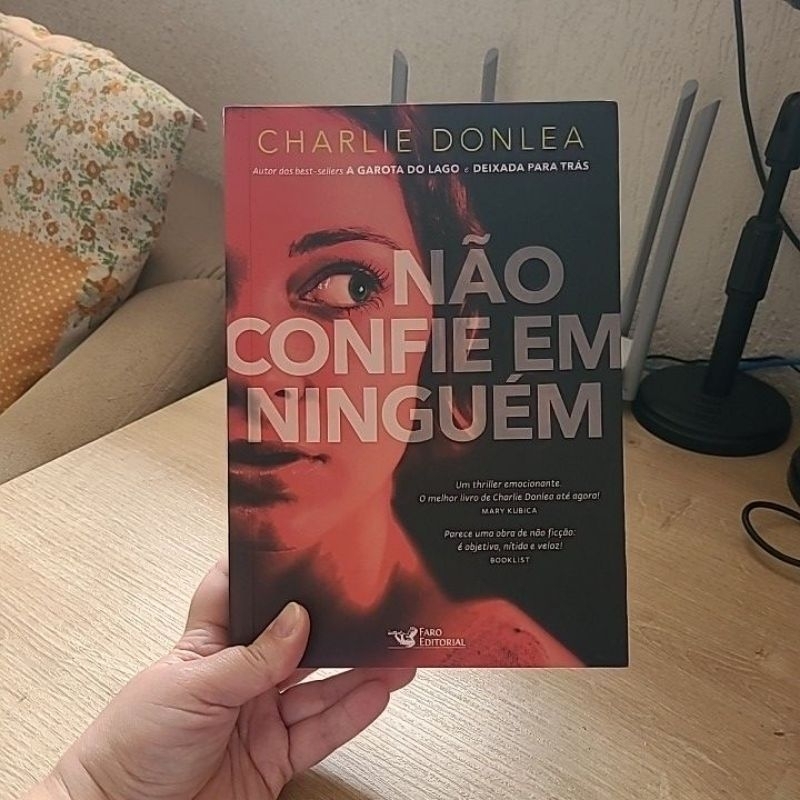 Não confie em ninguém, Charlie Donlea | Shopee Brasil