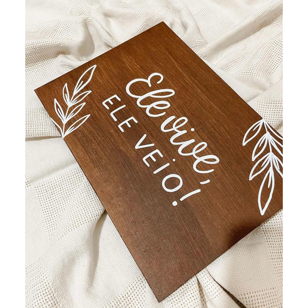 Placa Decorativa Casamento Ele vive, ele veio | Shopee Brasil