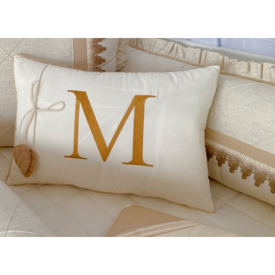 Almofada Decorativa Personalizada Bordada com Inicial do Nome Dourada ...