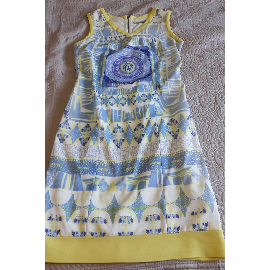 Vestido midi forrado marca Victor Hugo estampado azul e amarelo ...