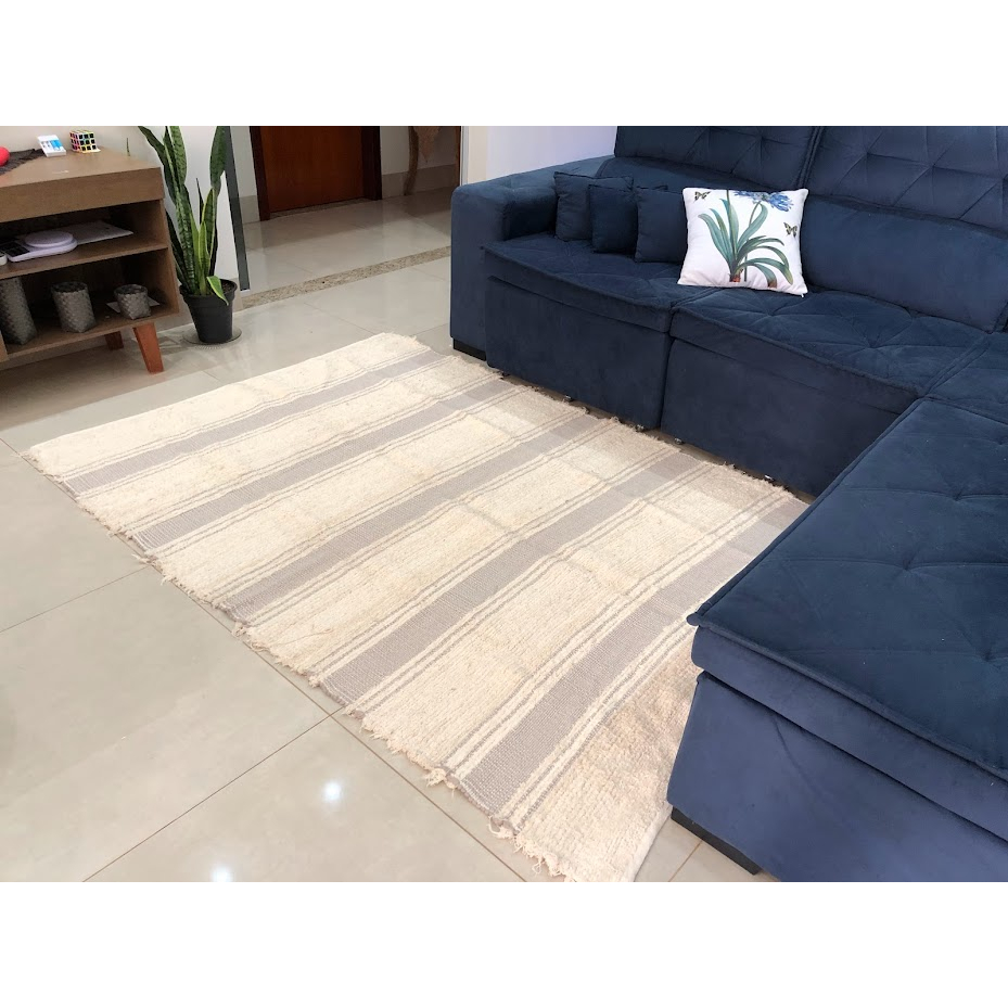 Carpete/tapete de sala peludo rustico feito no tear cor branco cru e ...