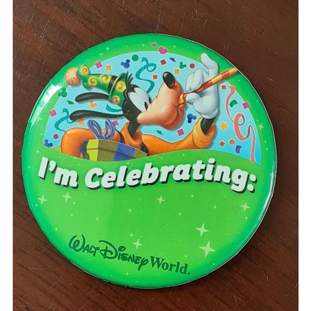 Broche / bottom disney i'm celebrating original | Shopee Brasil