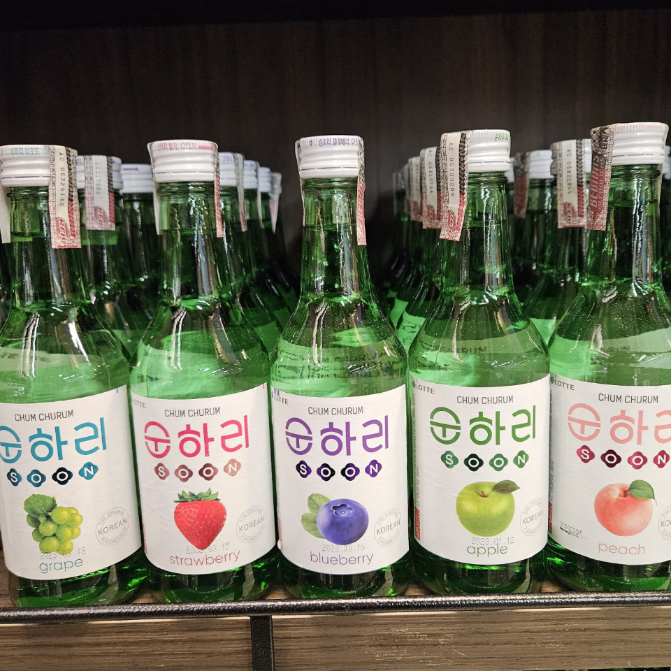 Soju Bebida Tradicional Coreana com Frutas - Chum Churum com Frutas ...
