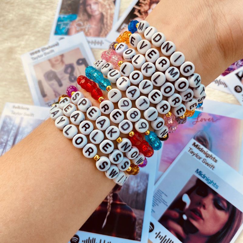 Kit c/ 10 pulseiras Friendship bracelets Taylor Swift tipo cristal ...