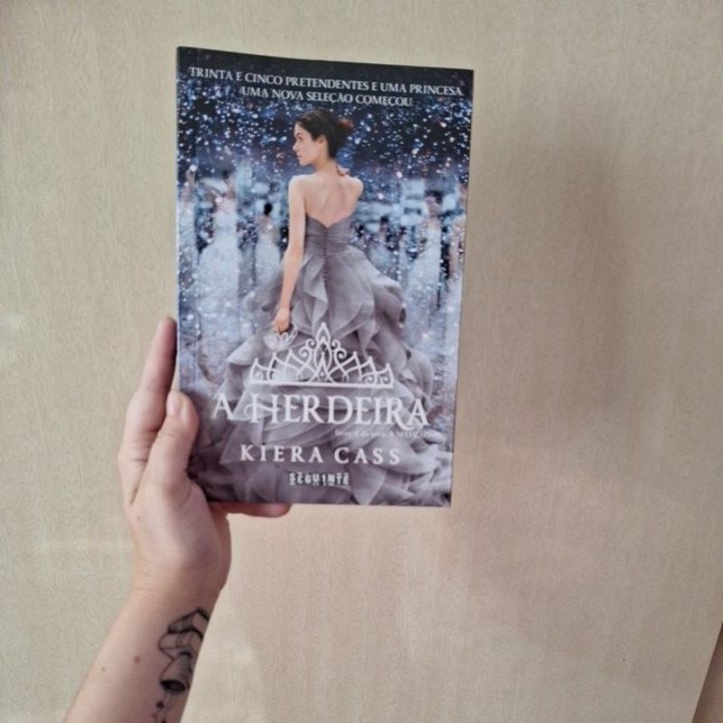 Livro A Herdeira Volume 4 De A Seleção Shopee Brasil