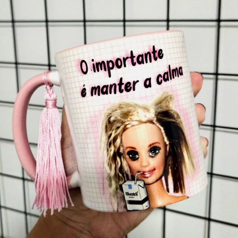 Caneca Barbie Meme Manter a calma | Shopee Brasil