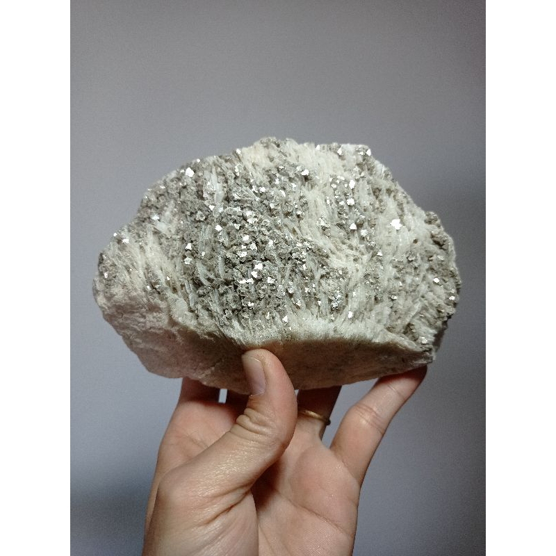 Cristais de Albita com Biotita (Brasil) | Shopee Brasil