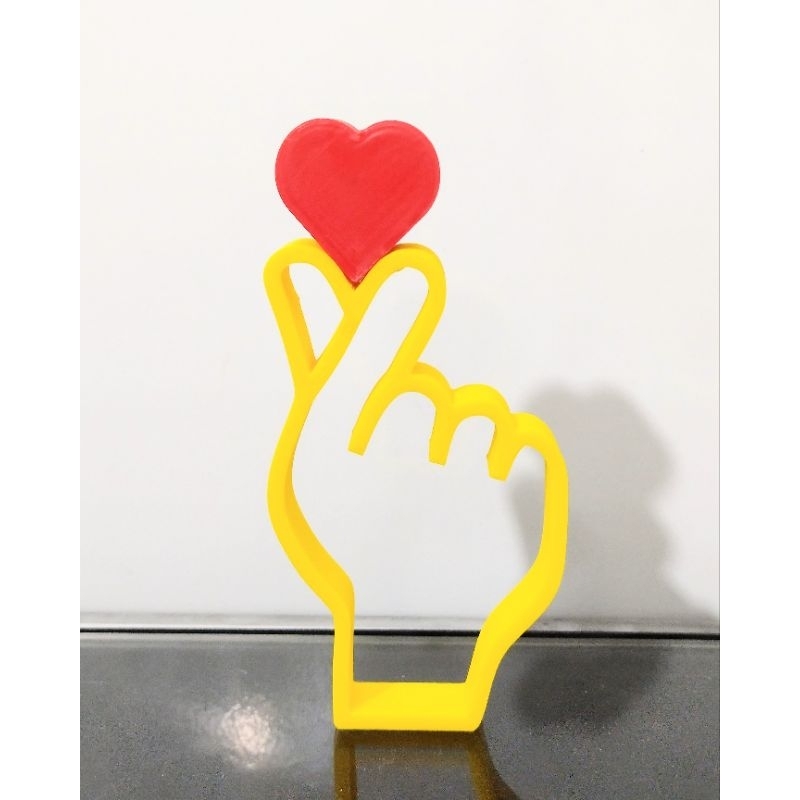 Coração Coreano - Escultura Mão e Coração | Shopee Brasil