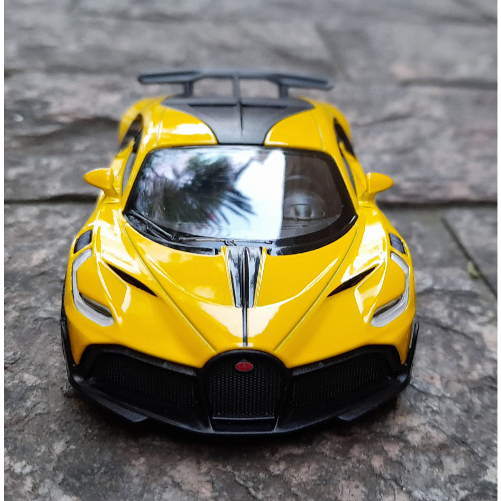 Miniatura Bugatti Divo Amarelo 1/36 Kinsmart Metal e Fricção | Shopee ...