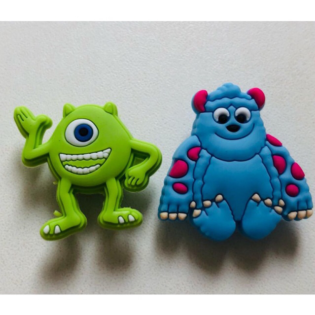 02 Pins Jibbitz Crocs e Babuches Mikki Sullivan Monstros S.A | Shopee ...