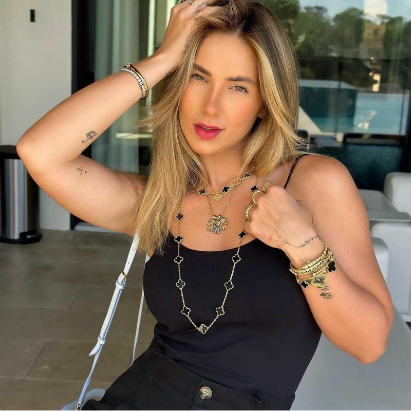 Colar duplo flor trevo inspiração Virgínia Fonseca folheado a ouro ...