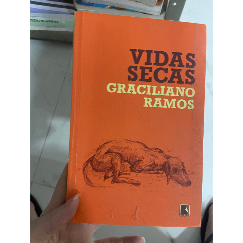 livro Vidas Secas Graciliano Ramos | Shopee Brasil