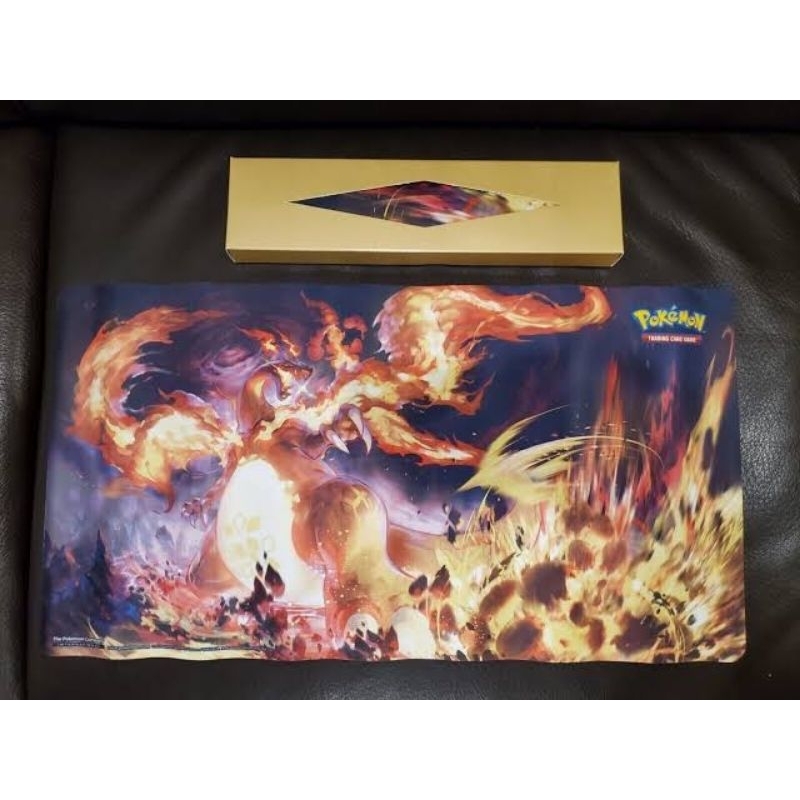 Playmat oficial Charizard da Premium Collection | Shopee Brasil