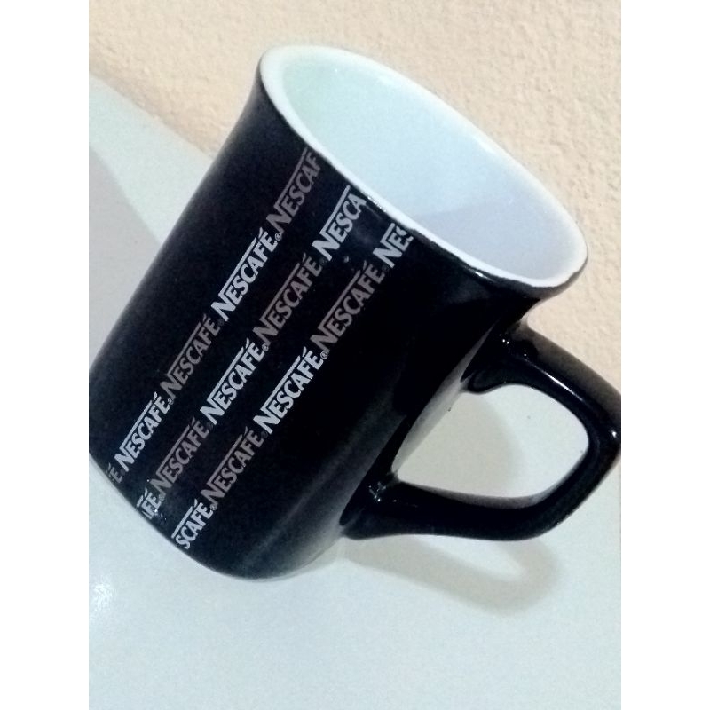 Caneca preta em porcelana antiga da Nescafé com risco dentro | Shopee ...