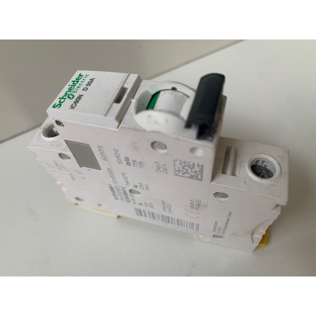 Disjuntor monopolar 50A iC60N curva D A9F75150 Schneider | Shopee Brasil