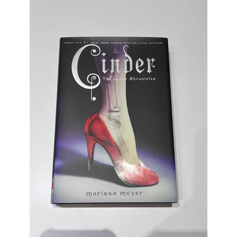 Cinder the lunar chronicles capa dura (em inglês) | Shopee Brasil