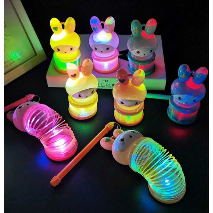 Brinquedo Magico Infantil de Mola com Luz de Led Personagem animado ...