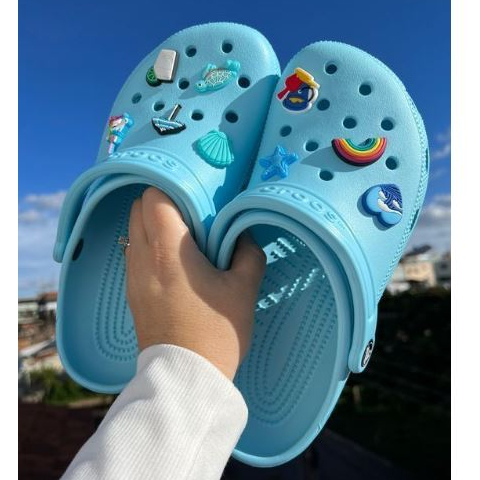 Sandália crocs classic clog k mineral blue - Azul Claro (não vai com ...