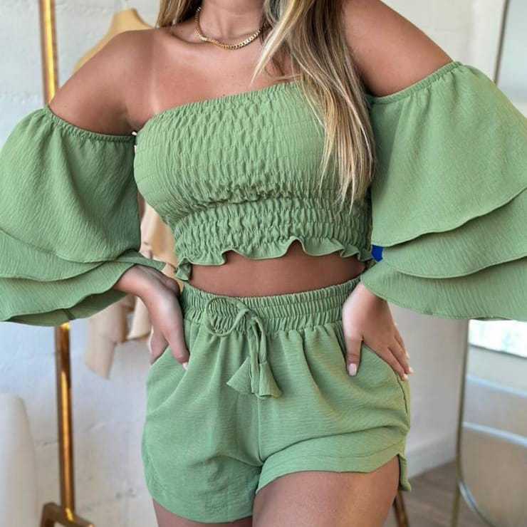 CONJUNTO CROPPED NA MANGA 3 BABADOS E SHORT EM TECIDO DUNA | Shopee Brasil