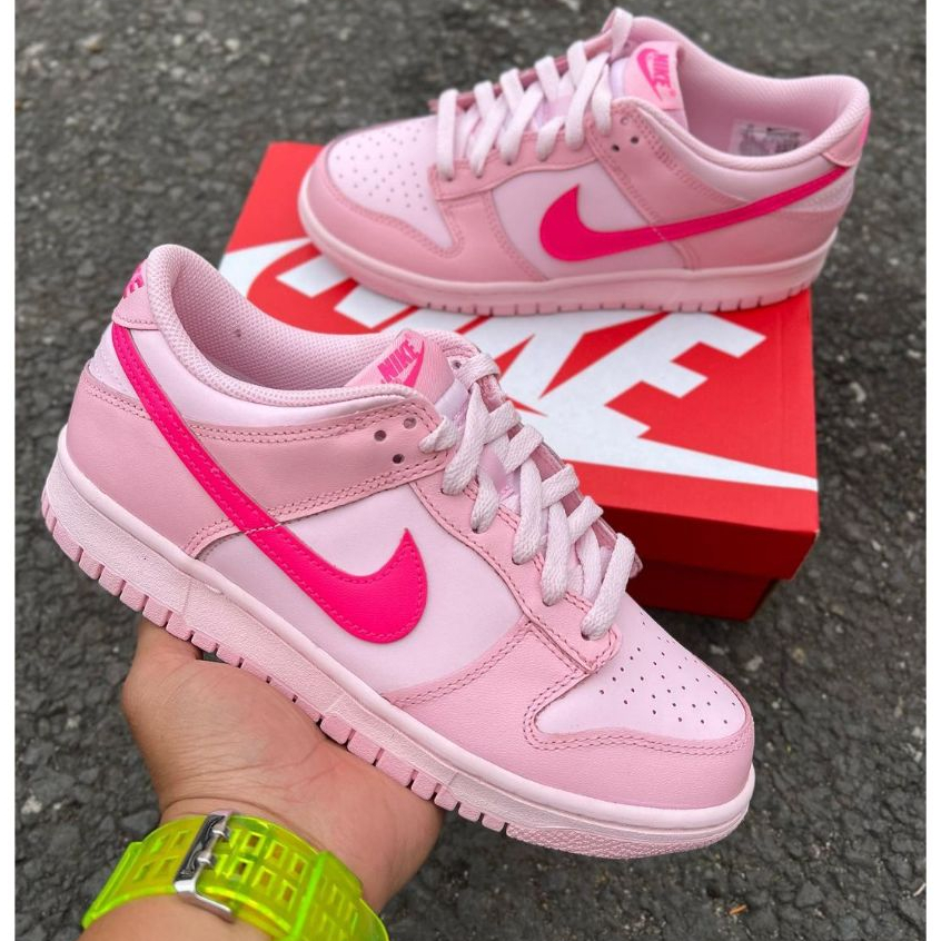 Tenis Nike Dunk Low Barbie Triple Pink SB Feminino Meninas Rosa Air ...