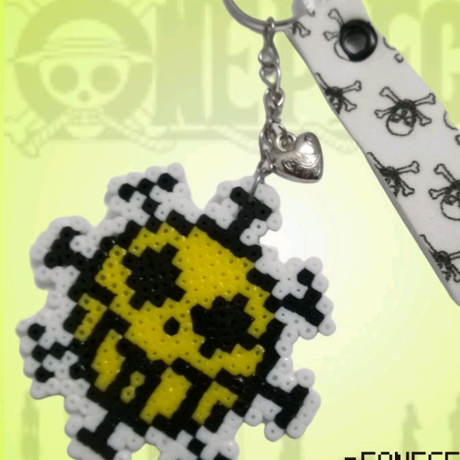 Chaveiro ou imã Símbolo do trafalgar law. one piece. pixel art. hama ...