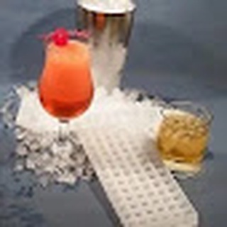 Forma De Gelo Mini Quadradinho Com 112 Lugares Para Drinks ...