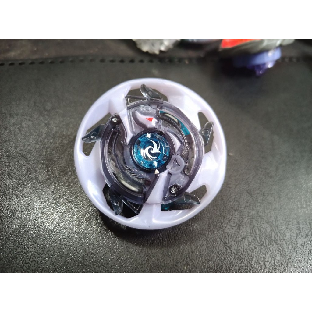 Beyblade burst Takara Tomy Maximum Garuda | Shopee Brasil