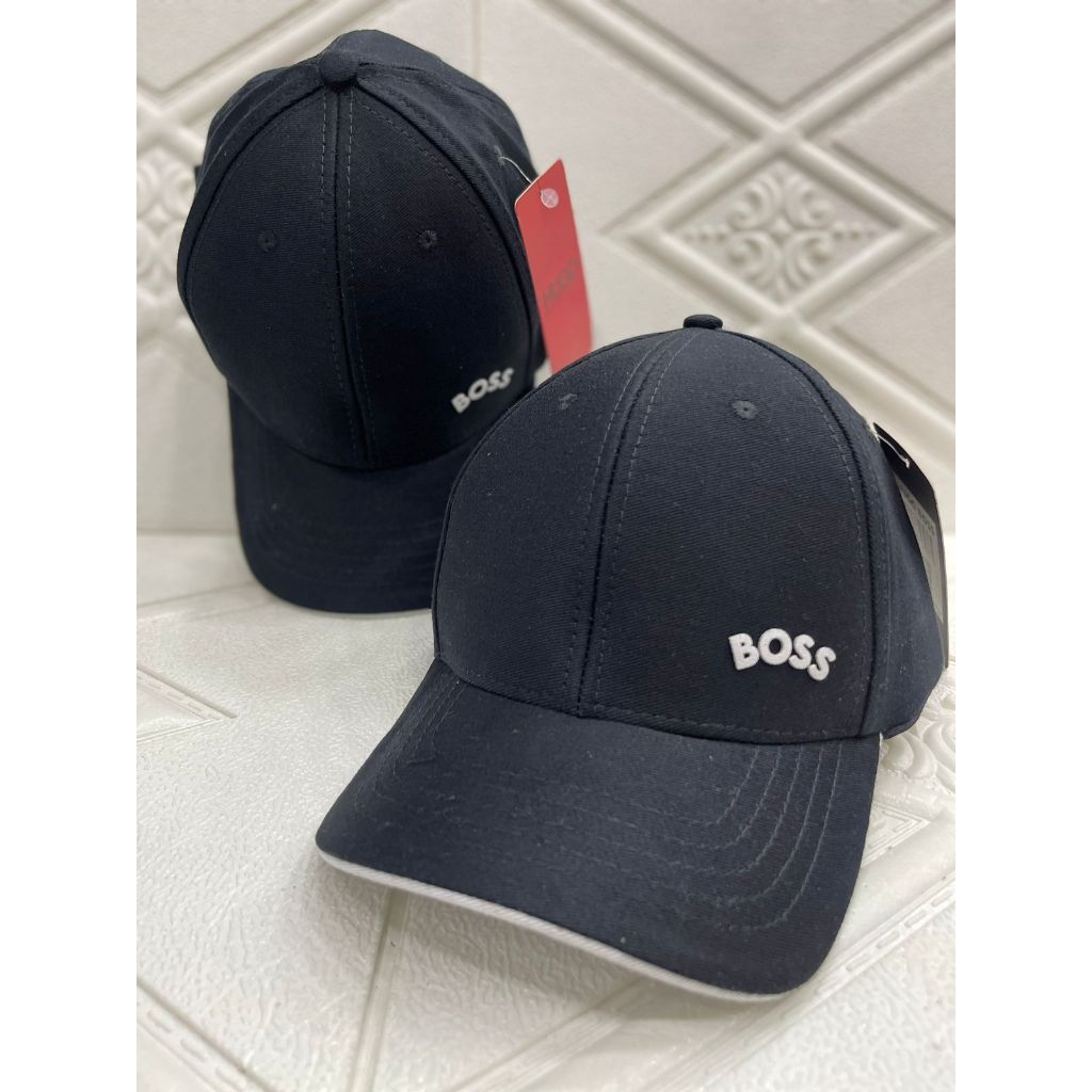 BONE DE GRIFE BOSS LOGO PEQUENO ABA CURVA - Escorrega o Preço