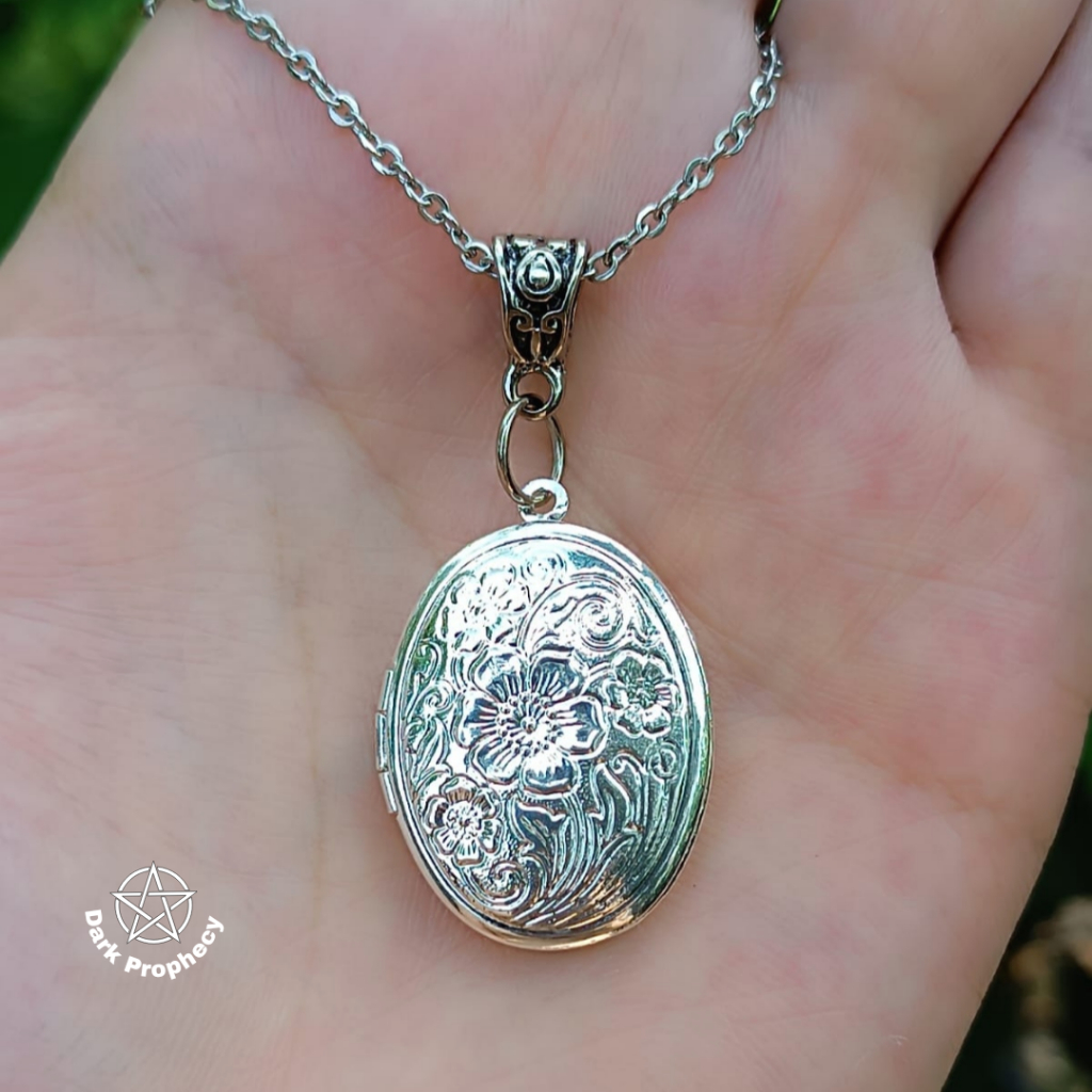 Colar Relicário Camafeu | Shopee Brasil