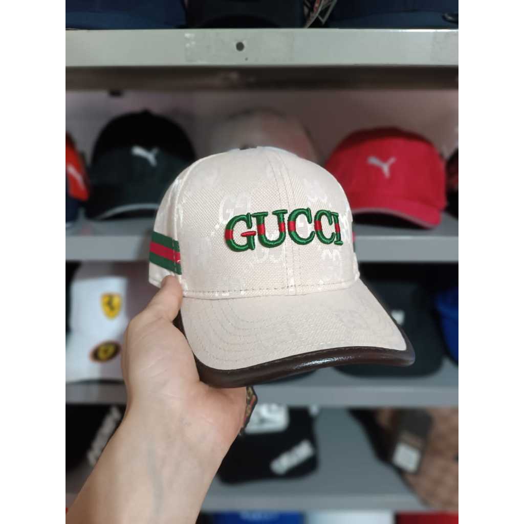 Boné Gucci Aba Curva Símbolo Bordado Cor Bege Detalhes de Couro ...
