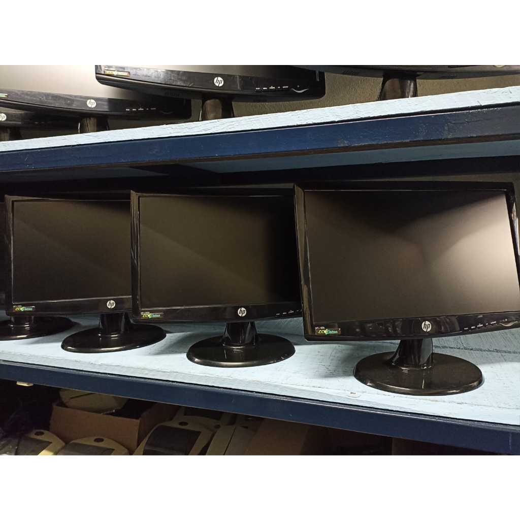 Monitor 17 polegadas usado funcionando perfeitamente, acompanha cabo de video e cabo para ligar ...