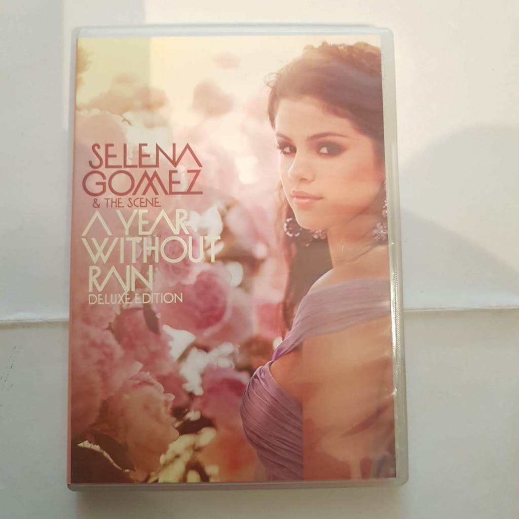 Selena Gomez & the Scene - A year without rain - Deluxe edition - DVD ...