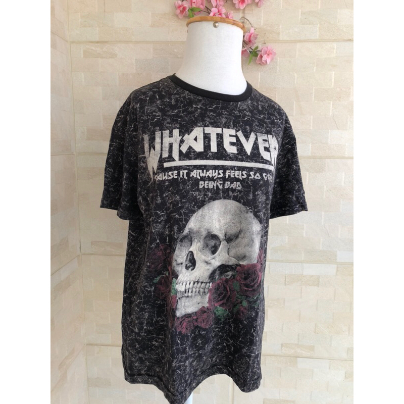 Camiseta Básica Rock | Brechó | Shopee Brasil