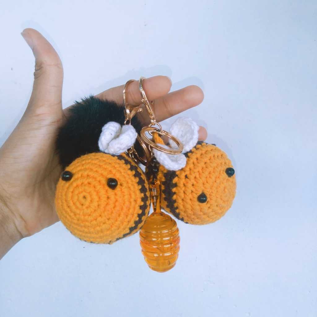 Chaveiro Abelha Amigurumi c/gloss ou c/pompom | Shopee Brasil