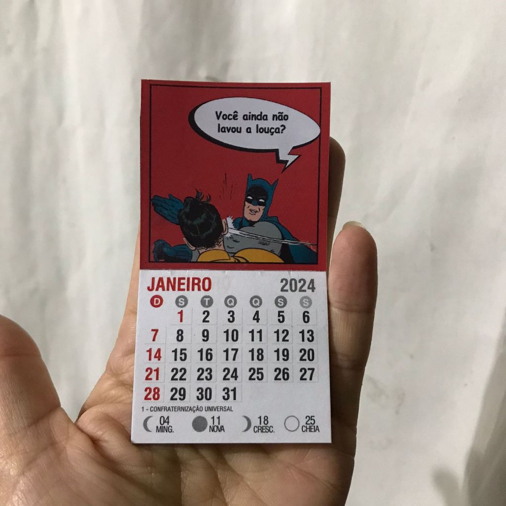 Imã de geladeira com mini calendário 2024 - Batman e Robin - Você ainda ...