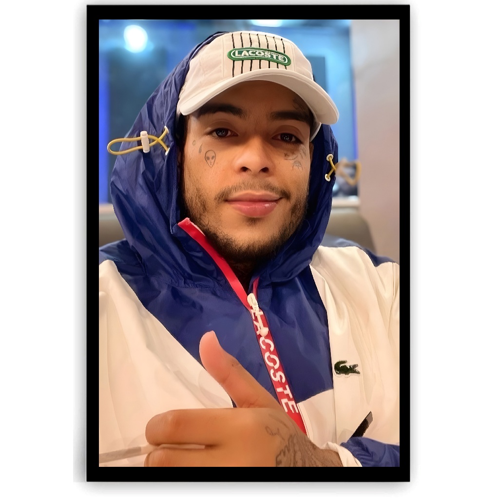 Quadro Mc Kevin laminado com moldura A3 42x30cm. | Shopee Brasil