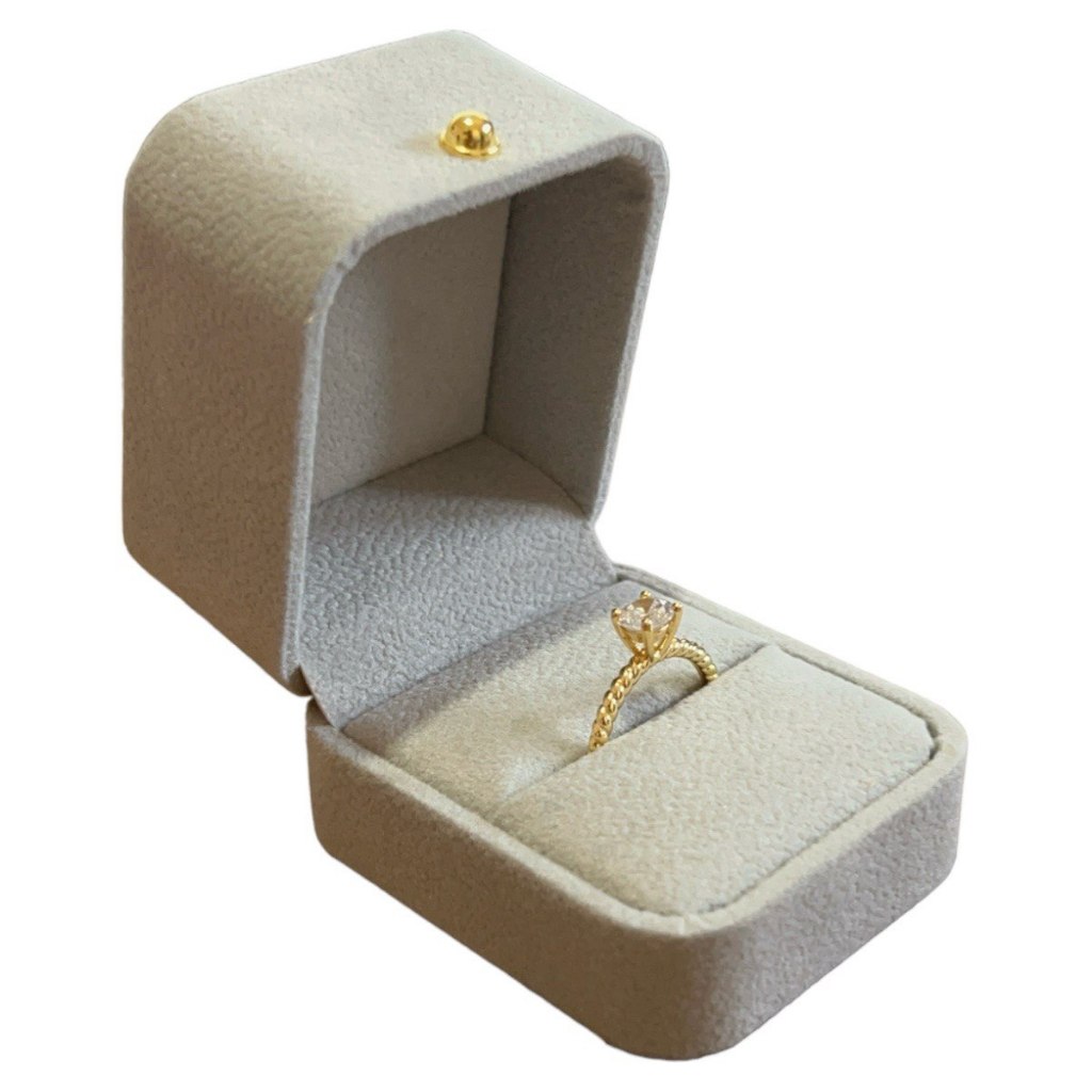 Caixinha Estojo de veludo suede para anel PRIME 6x5x4 | Shopee Brasil