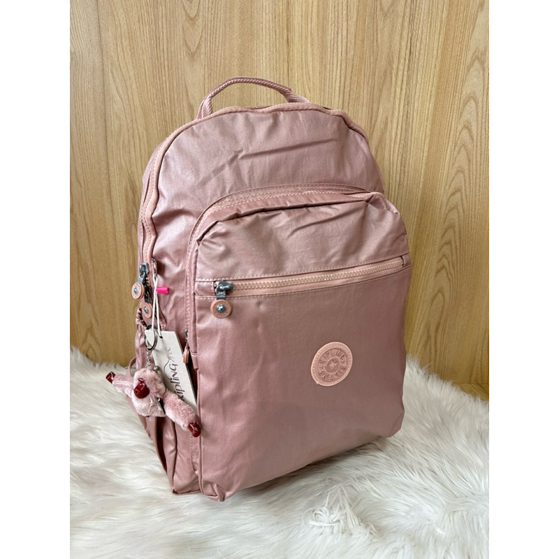Mochila kipling metálica Rosê acompanha chaveiro macaco | Shopee Brasil