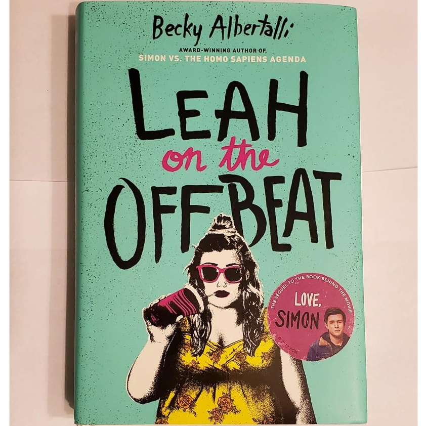 LIVRO EM INGLES - Leah on the Offbeat - Becky Albertalli - Capa dura ...