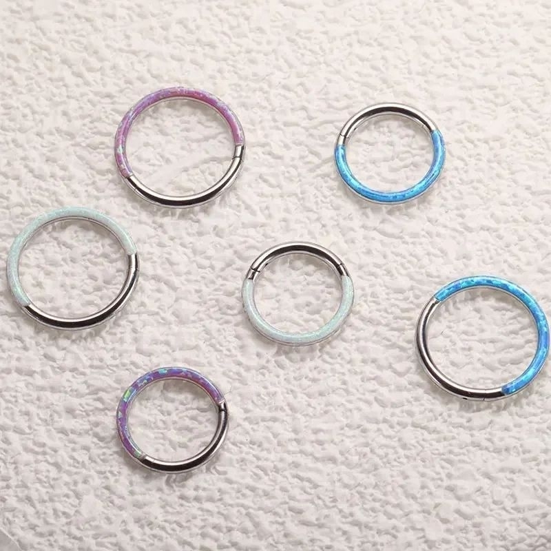 Piercing argola com opala central em titânio, segmento articulado septo ...