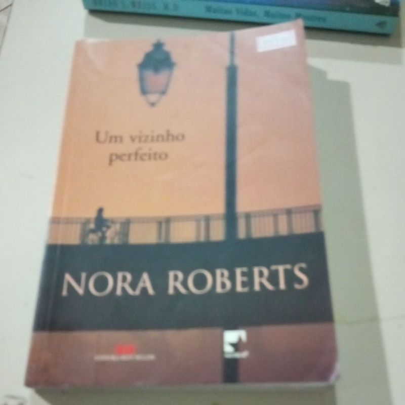 Um Vizinho Perfeito Nora Roberts (455 m) | Shopee Brasil
